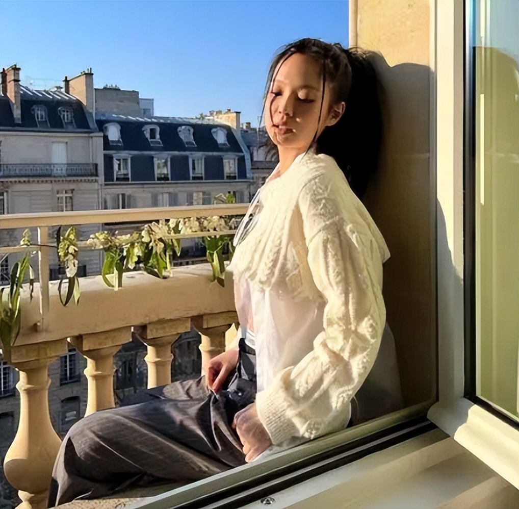 Korean actress Jennie's performance costume caused controversy again ...