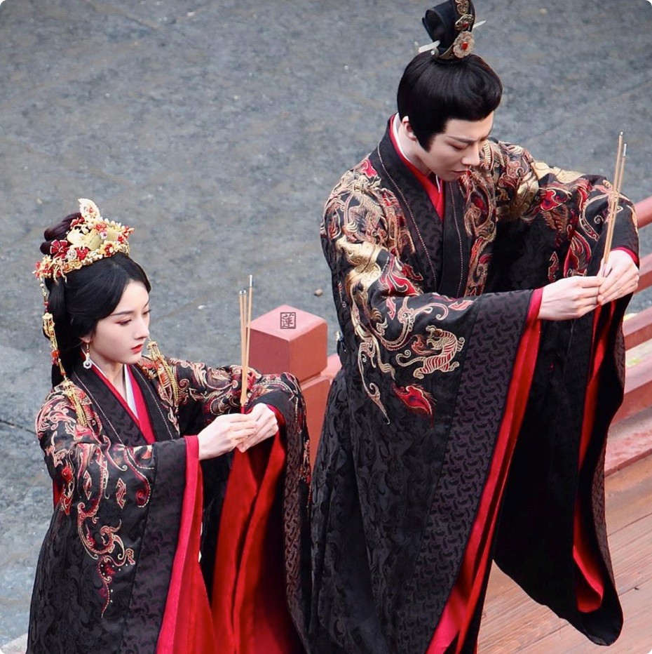 Yang Zi plays Xiaoyao, Xiao Zhan plays Shiying, and all of the 10 ...