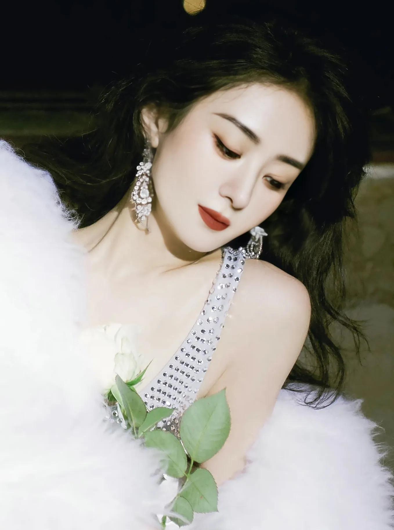 Zhao Liying, Figaro, Languang Huaying Fashion Blockbuster: Sexy and ...