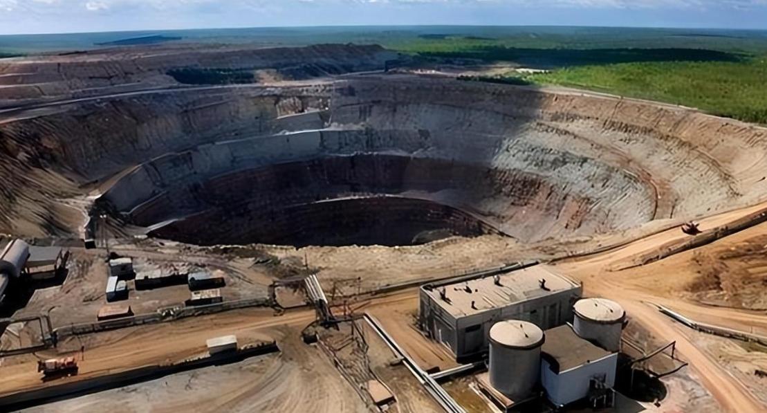 What is the chemical composition of natural rubidium ore and its ...