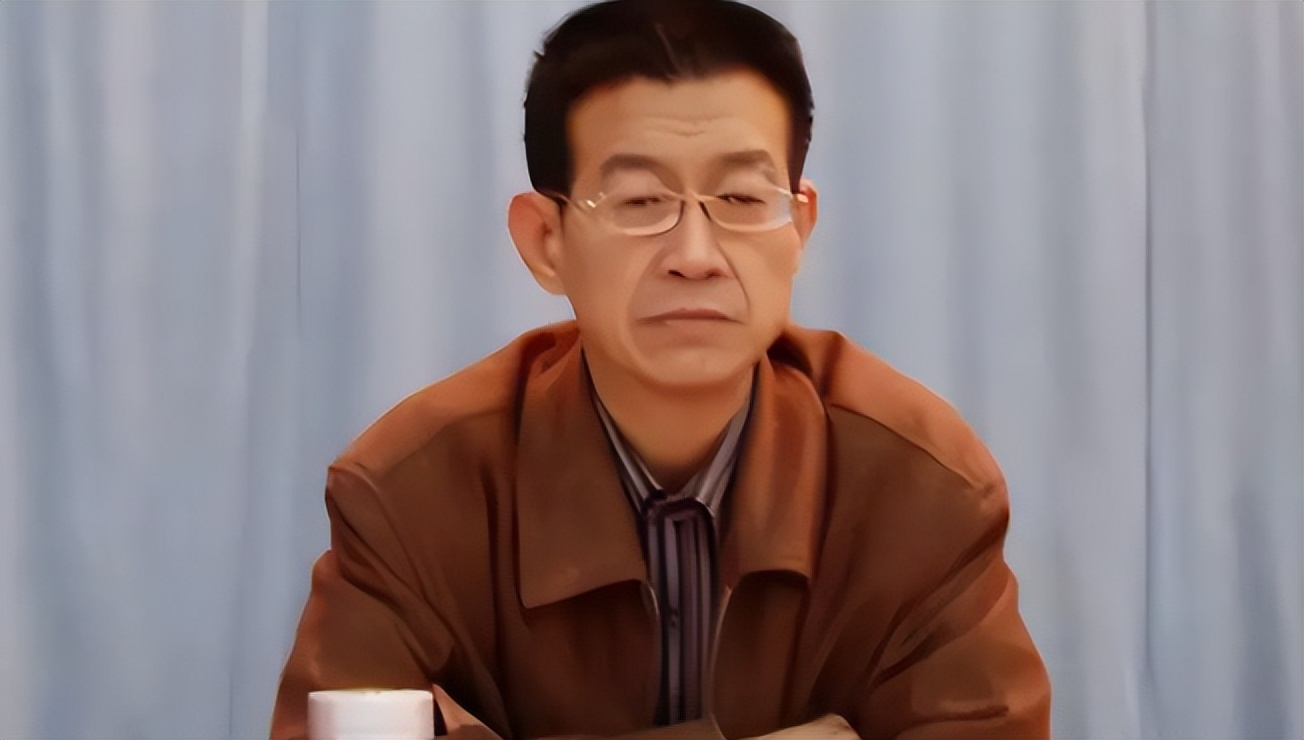 In 1999, a major general shouted angrily after being arrested: Does my ...