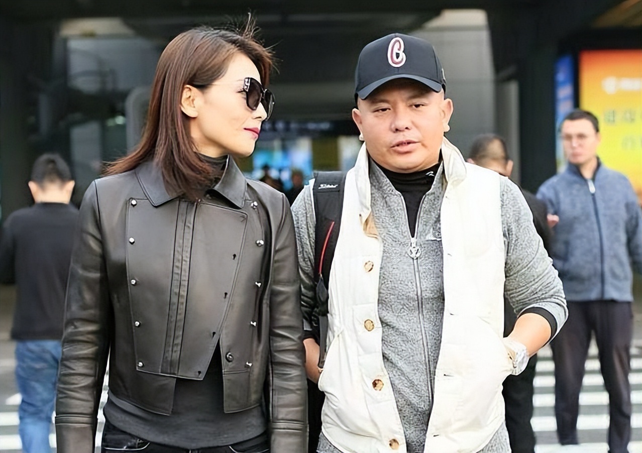 Liu Tao posts family photos! The 14-year-old daughter is as beautiful ...