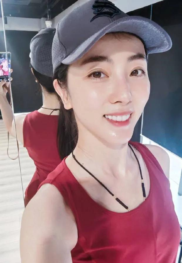 CCTV Li Sisi's fitness photos exploded!Still beautiful without makeup ...
