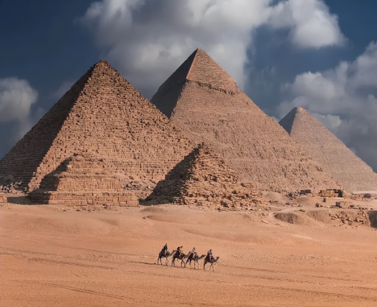 How did the ancient Egyptians build the pyramids that integrate ...