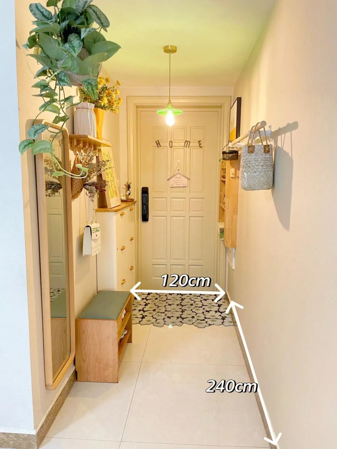 The entrance is only one meter two wide?Compact and beautiful hallway ...