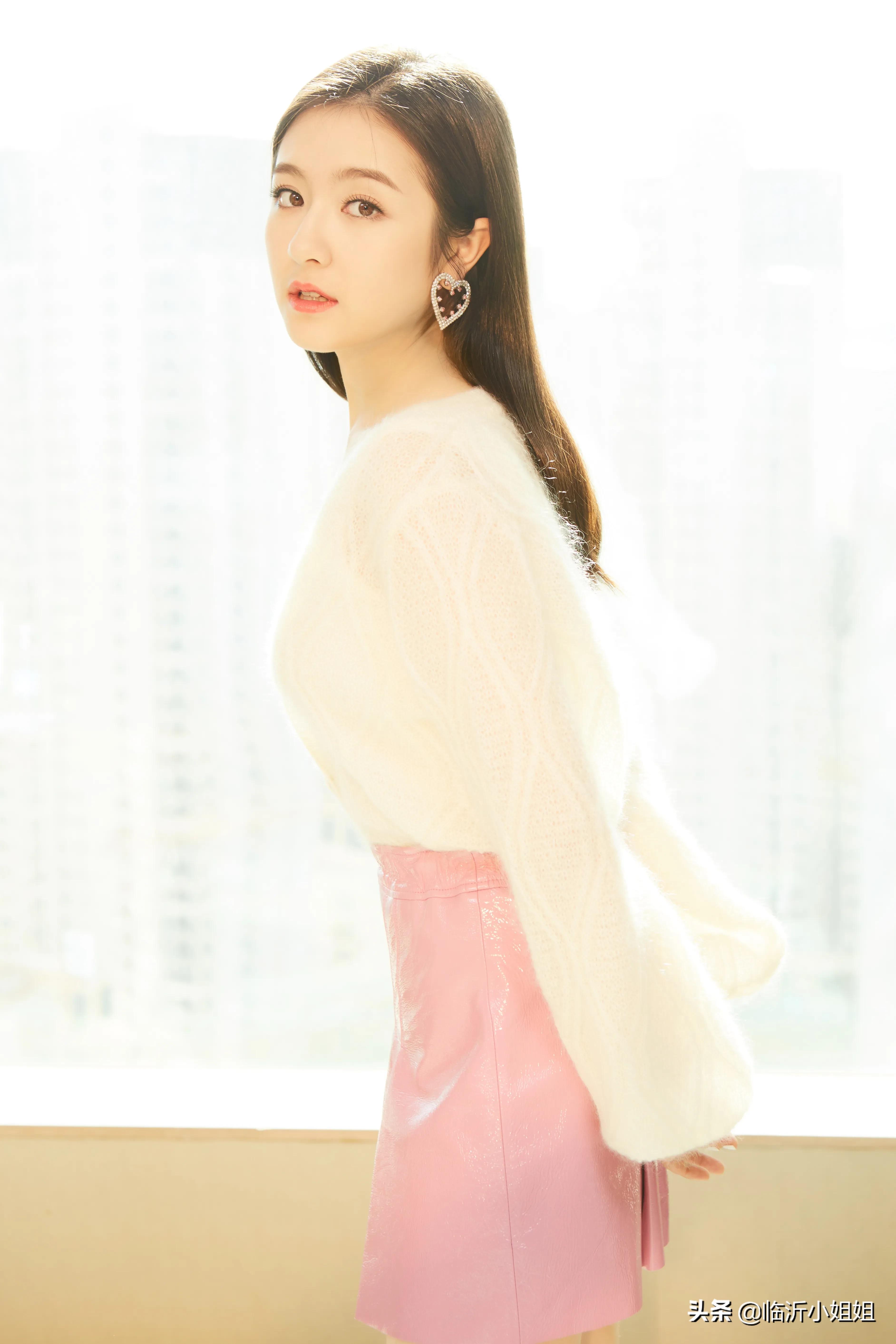 Li Randi, a beautiful girl with natural beauty, fresh appearance, sweet ...