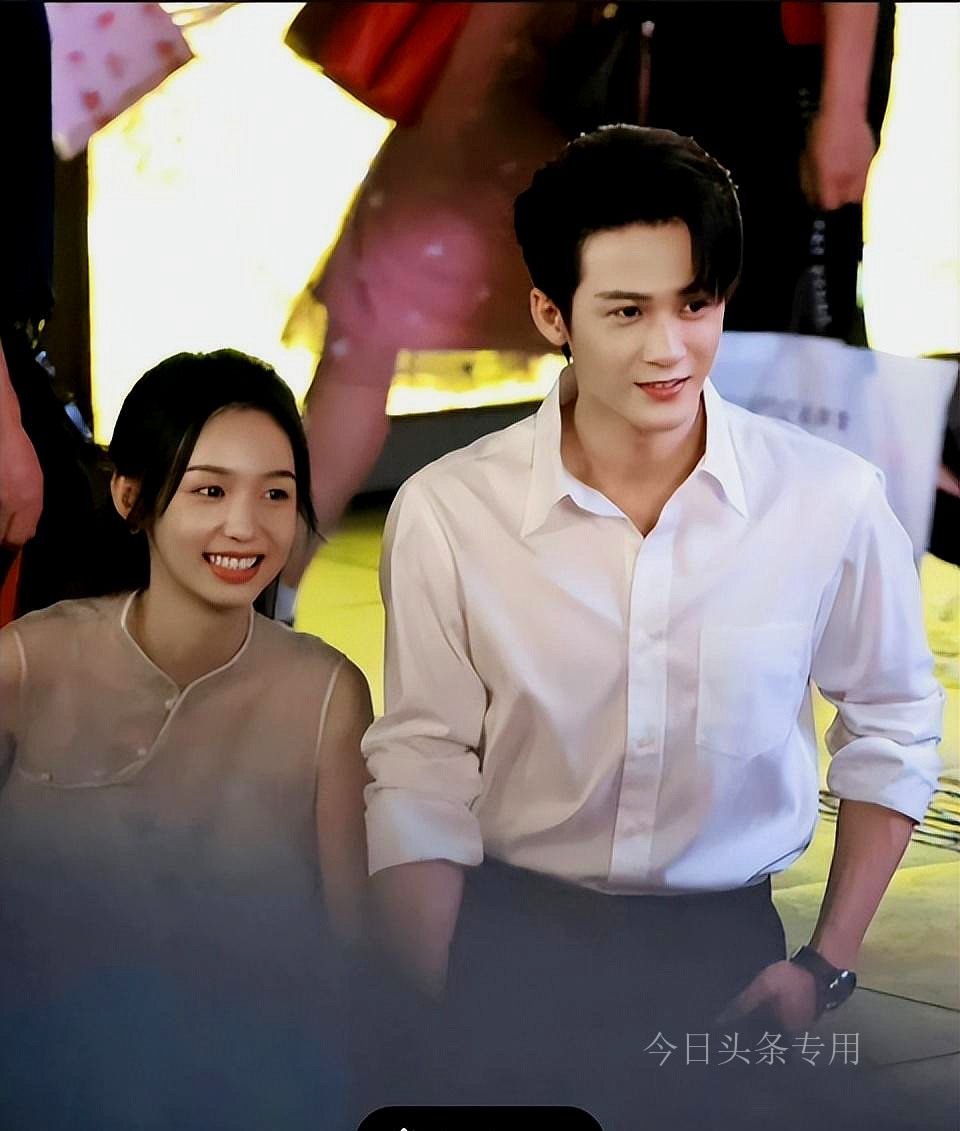 Collapse Tan Jian Ci Zhou Ye's kiss scene was so sweet that his mouth turned red. Netizens were ...