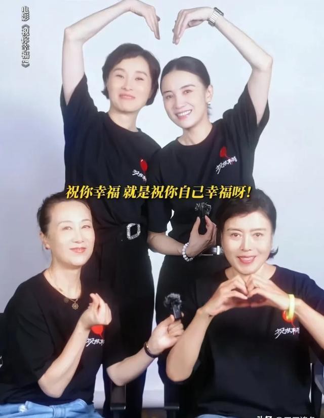 52-year-old Wu Yue and Song Jia are in the same frame. She is smaller ...