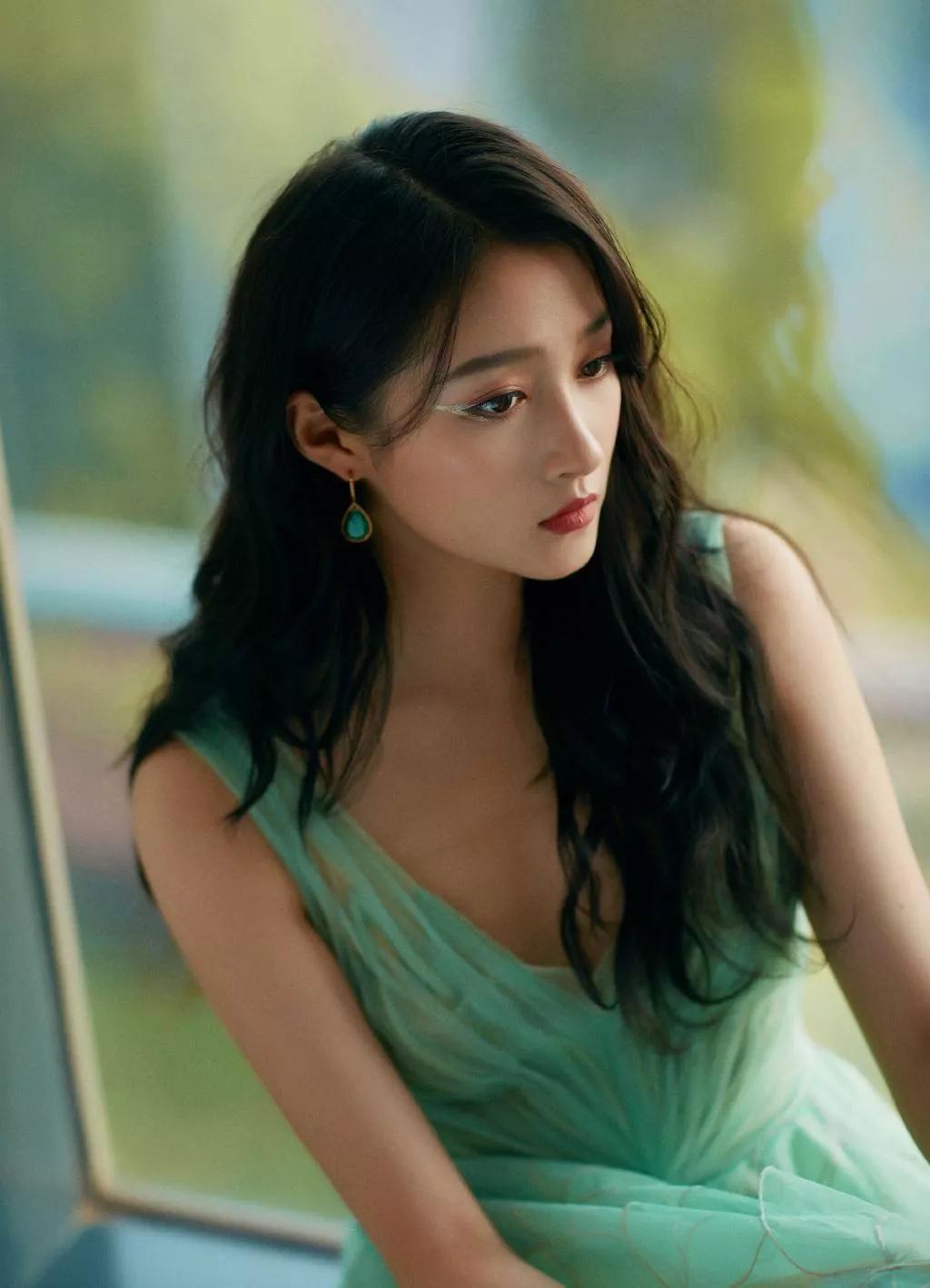 Luhan's girlfriend - Guan Xiaotong - iNEWS