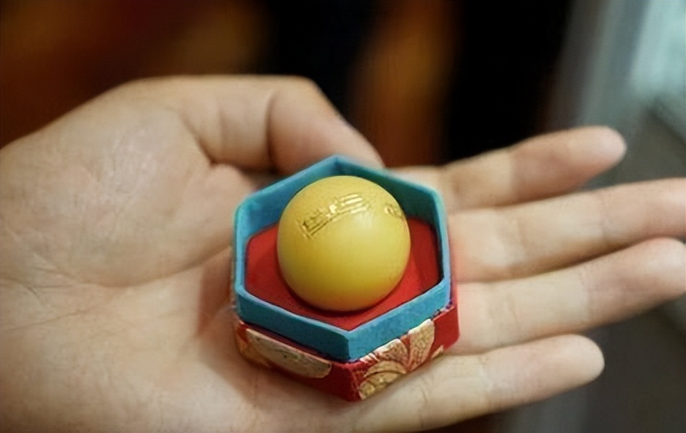 Two cerebral infarction patients, one took Angong Niuhuang Pill, and ...