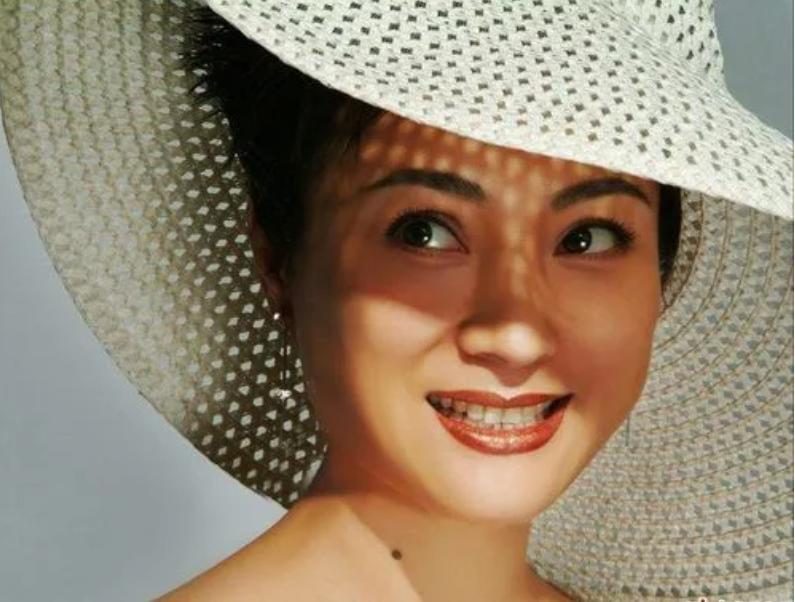 Li Lingyu: She remarried a wealthy foreign businessman at the age of 34 ...
