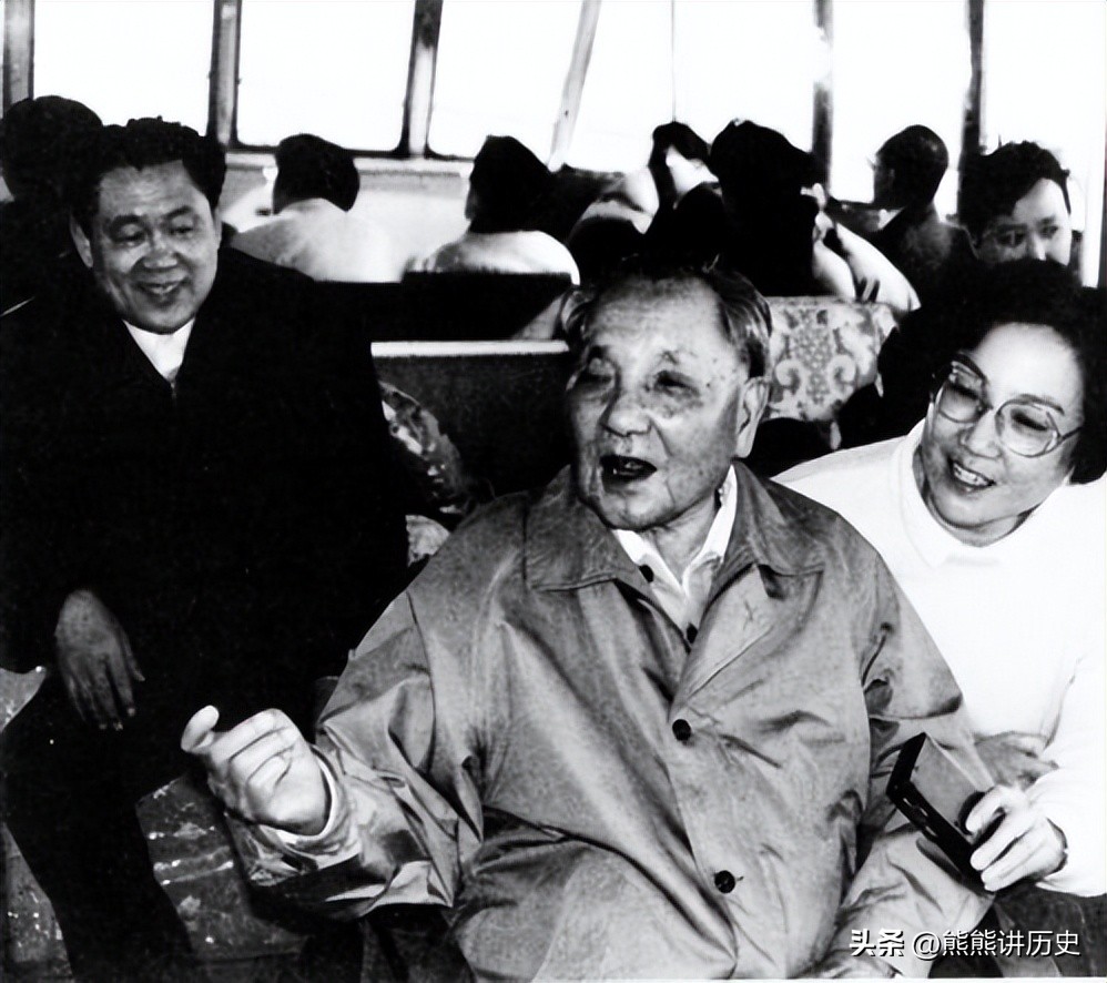 Old historical photos, two great men in the same frame, who is standing ...