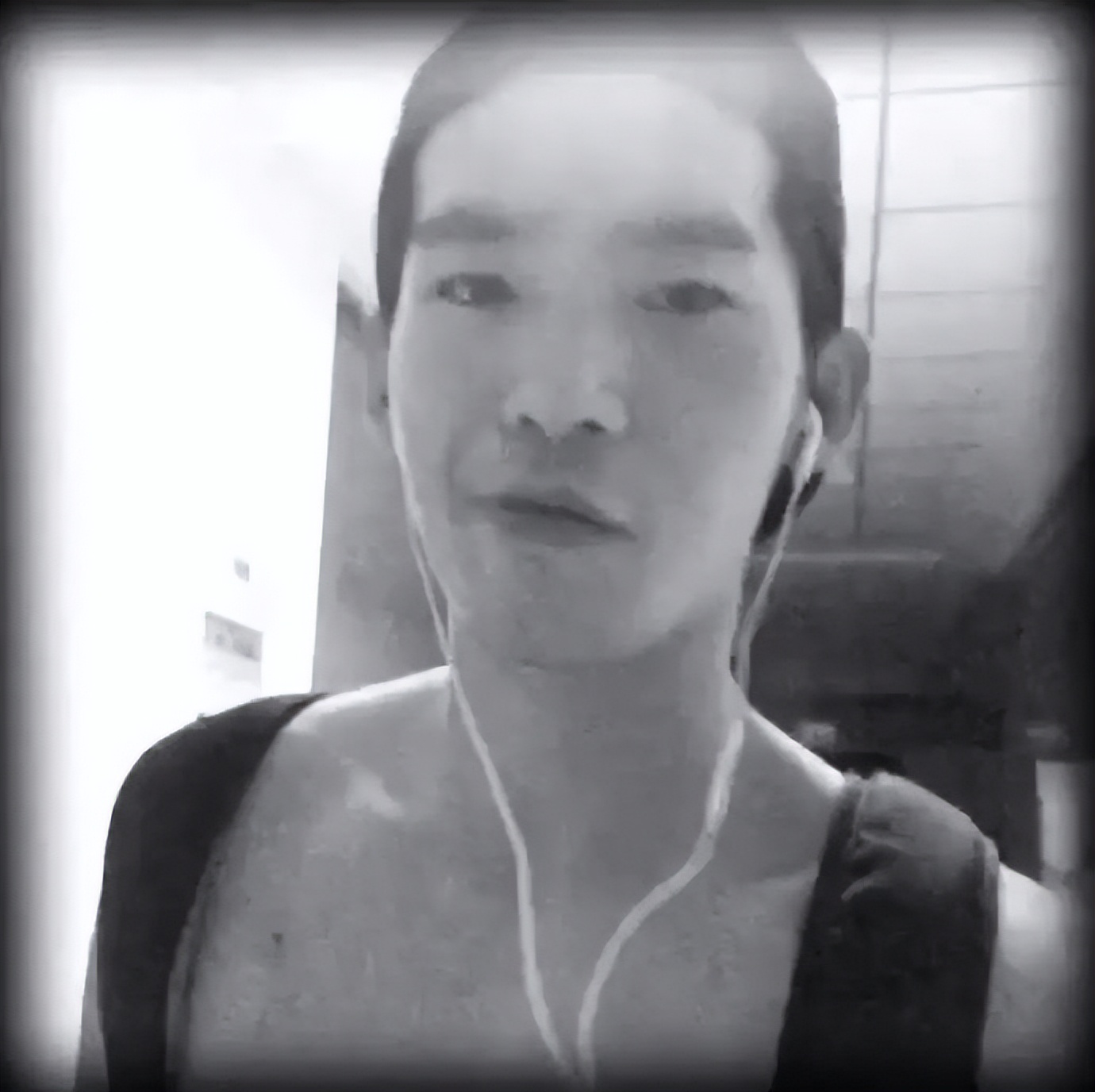 Yu Shi's old photos are suspected of plastic surgery. His roots are ...