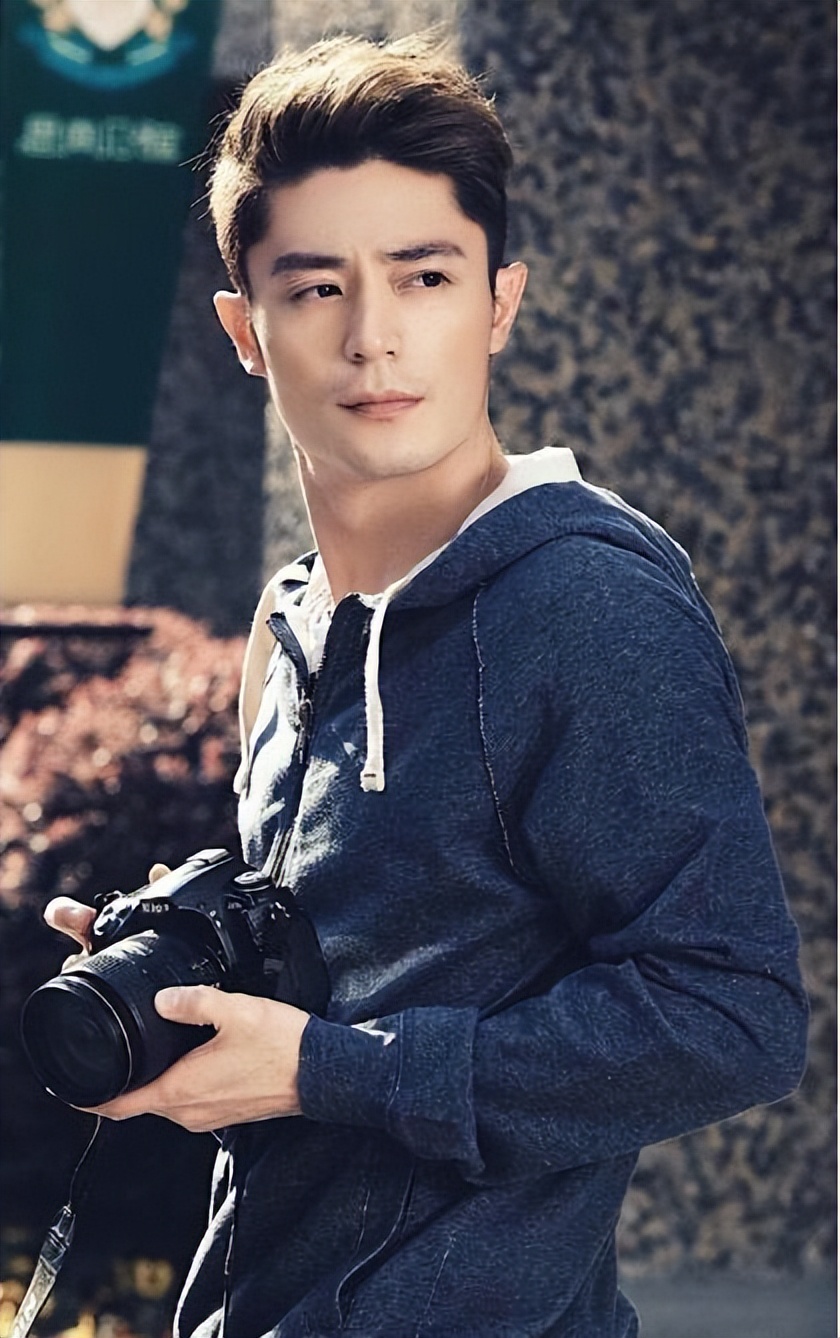 He fell in love with Chen Qiaoen for 8 years, but finally married Ruby Lin who was 3 years older ...