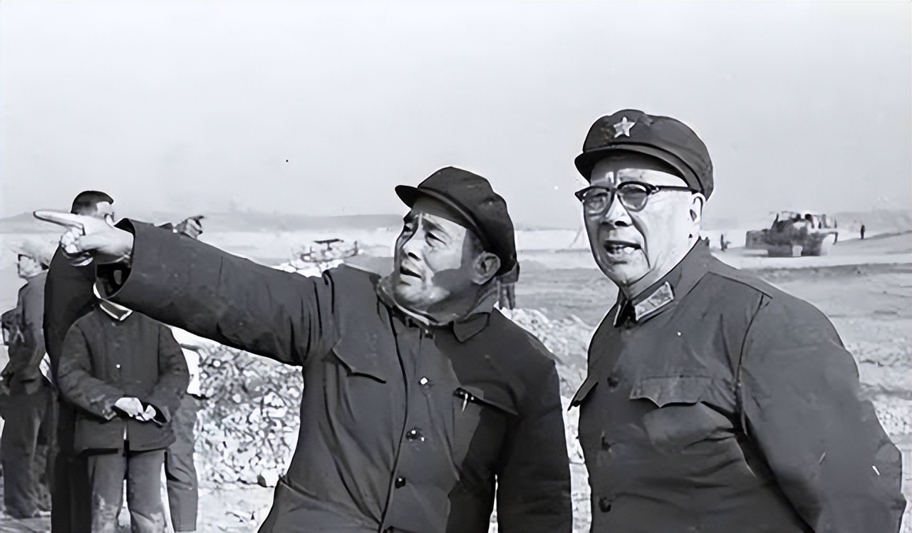 Yang Dezhi is Zeng Siyu's old leader. When the two exchanged, Yang ...