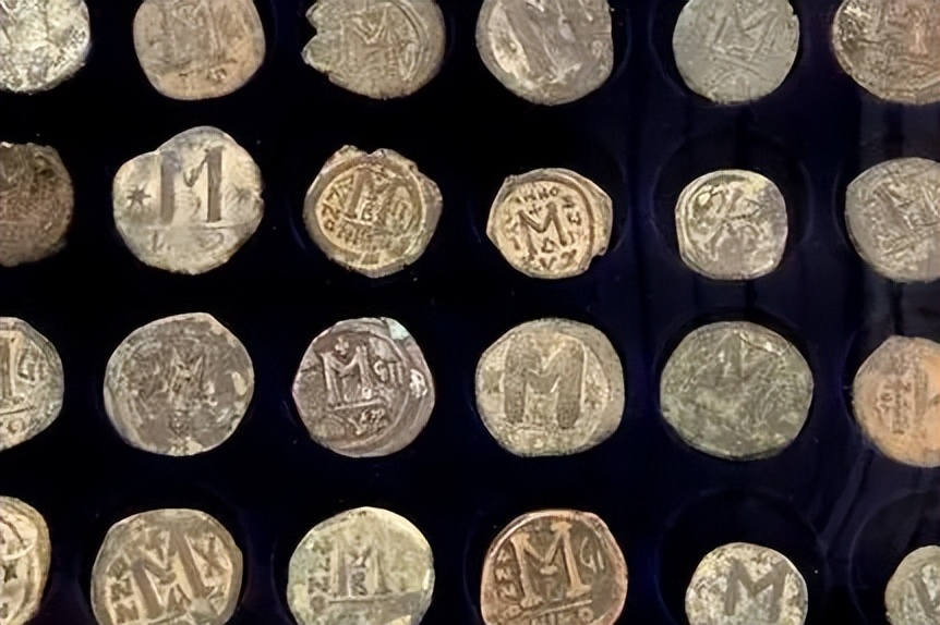 The establishment of the monetary system and the rise of gold coins ...