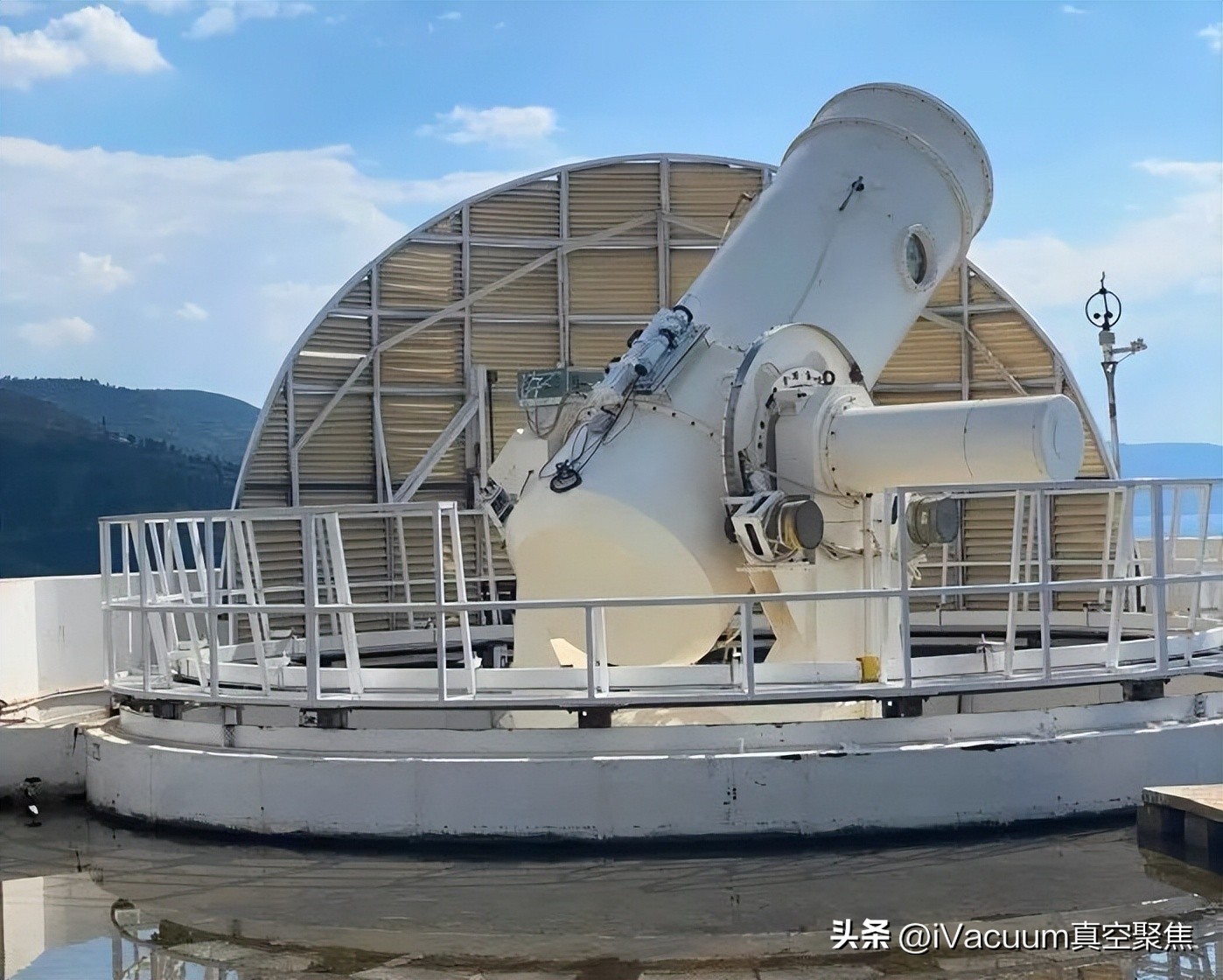 The size is equivalent to a passenger car!Talk about super telescopes ...