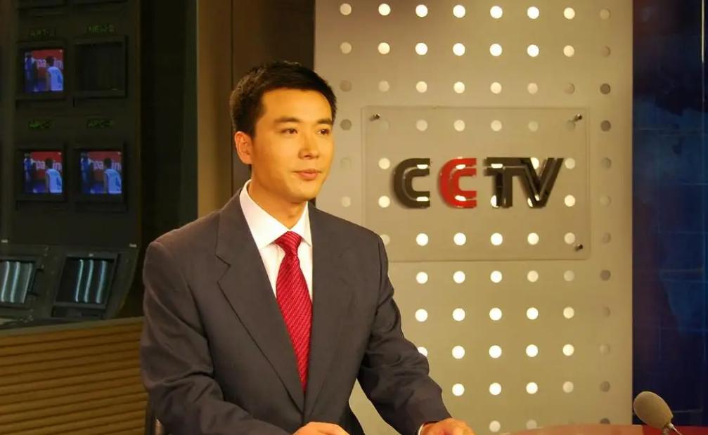 CCTV anchor readjusts - iMedia