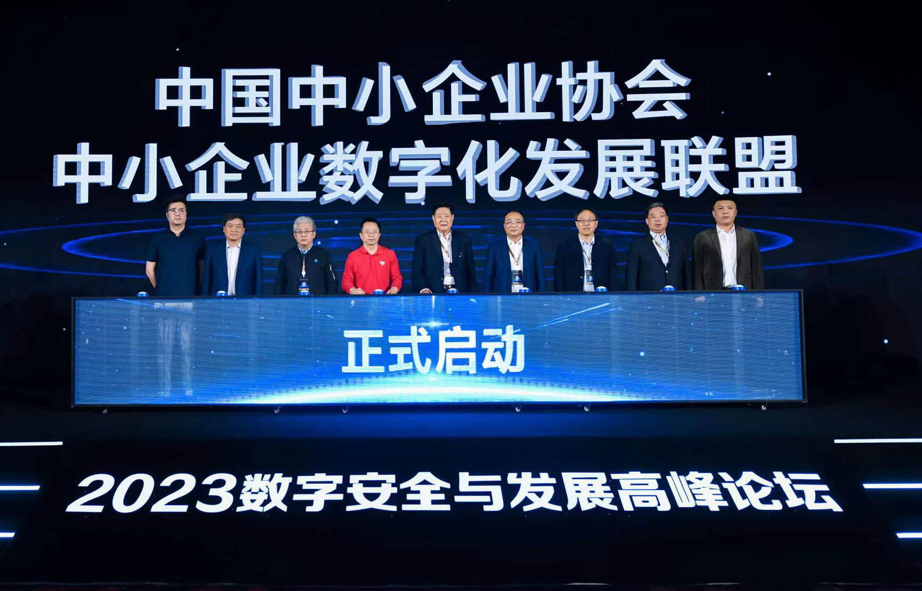 Zhou Hongyi demonstrated the 360GPT "Red Baby" on the spot, saying that ...