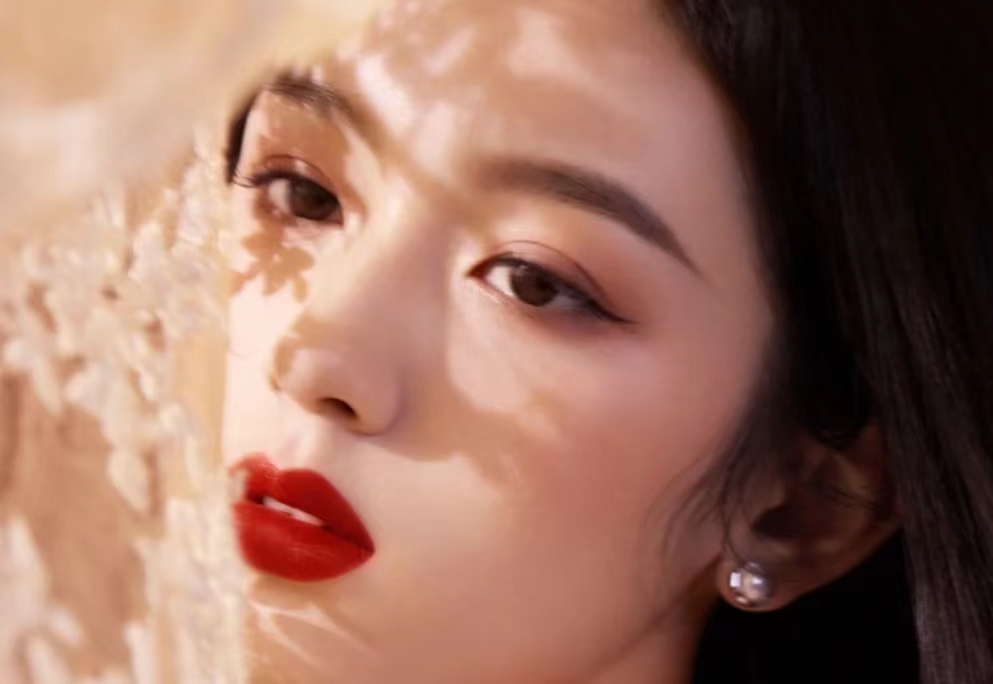 Zhou Ye imitates makeup with temperament, cool and rich makeup - iNEWS