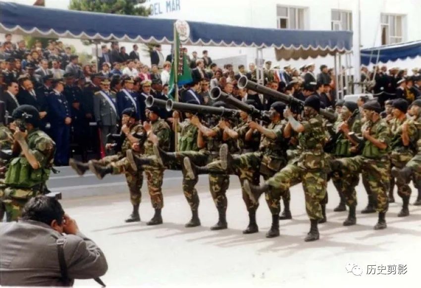 Which is better in military parade: old photos of military parades in ...