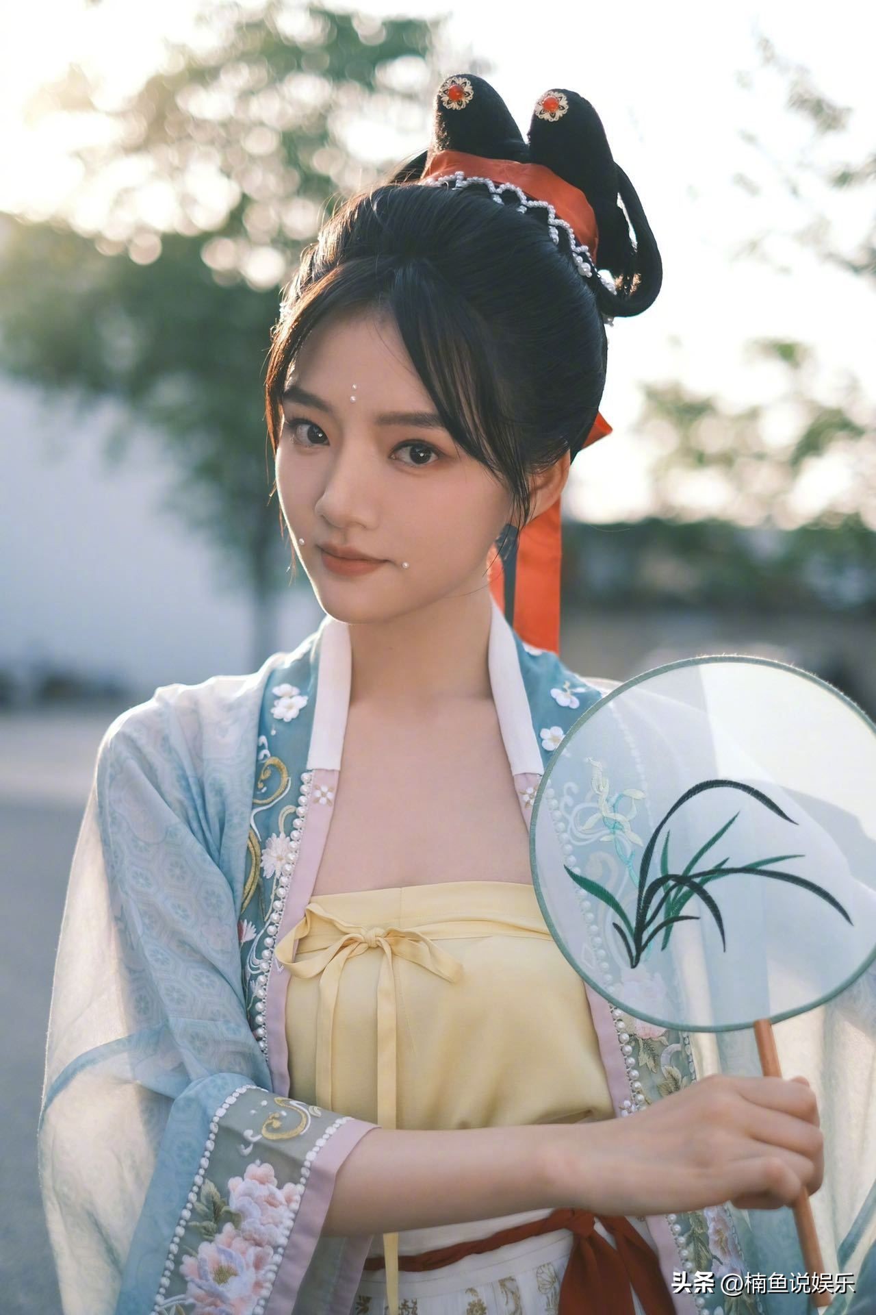 Ren Min is really suitable for ancient costumes, her eyes are flowing ...