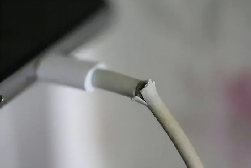 Notice!#The old data cable must be replaced# - iNEWS