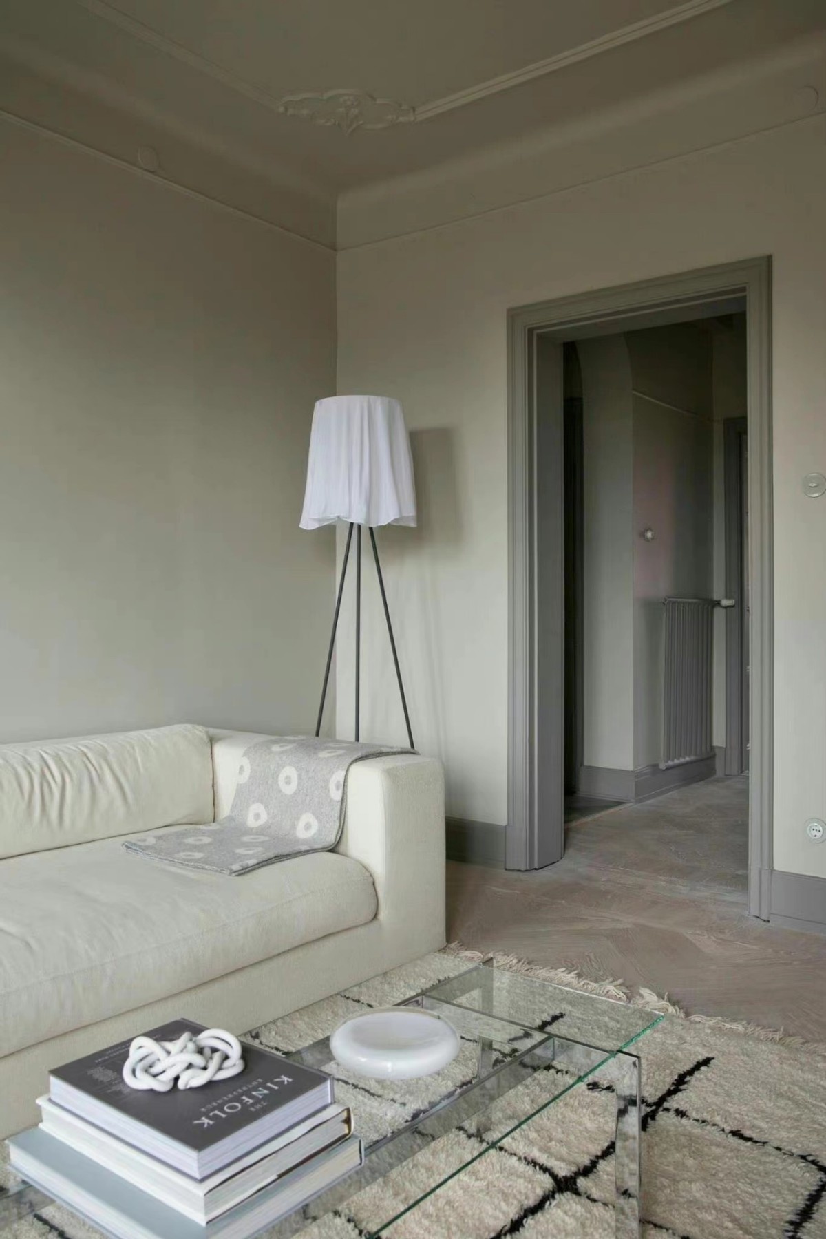 In her home, feel the tranquil Nordic style of 96 square meters, a ...