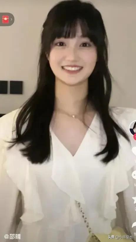 Shao Qing, 21, looks sweet and pure, 14 years younger than Zhang Jiani ...