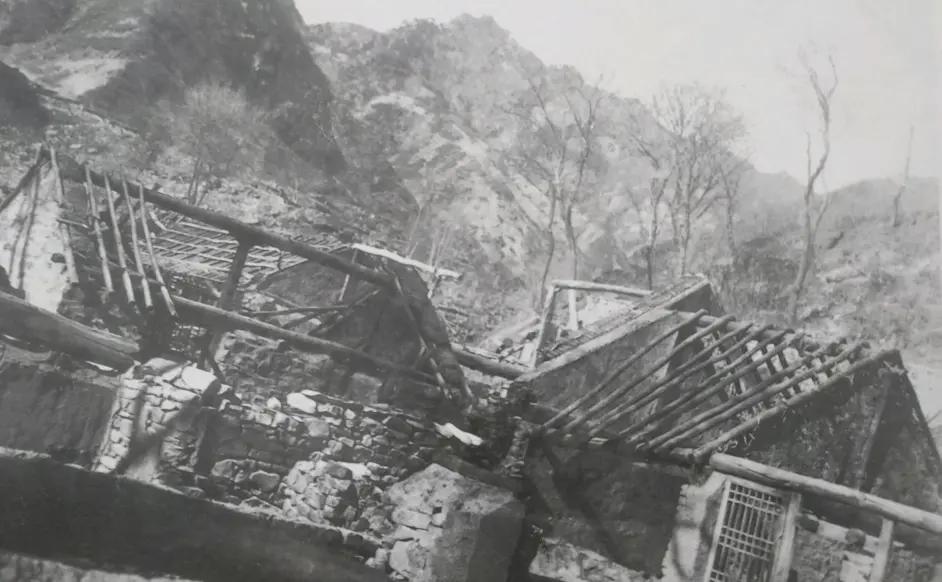 The red agent Ren Yuan woke up in the Japanese prison and asked his ...