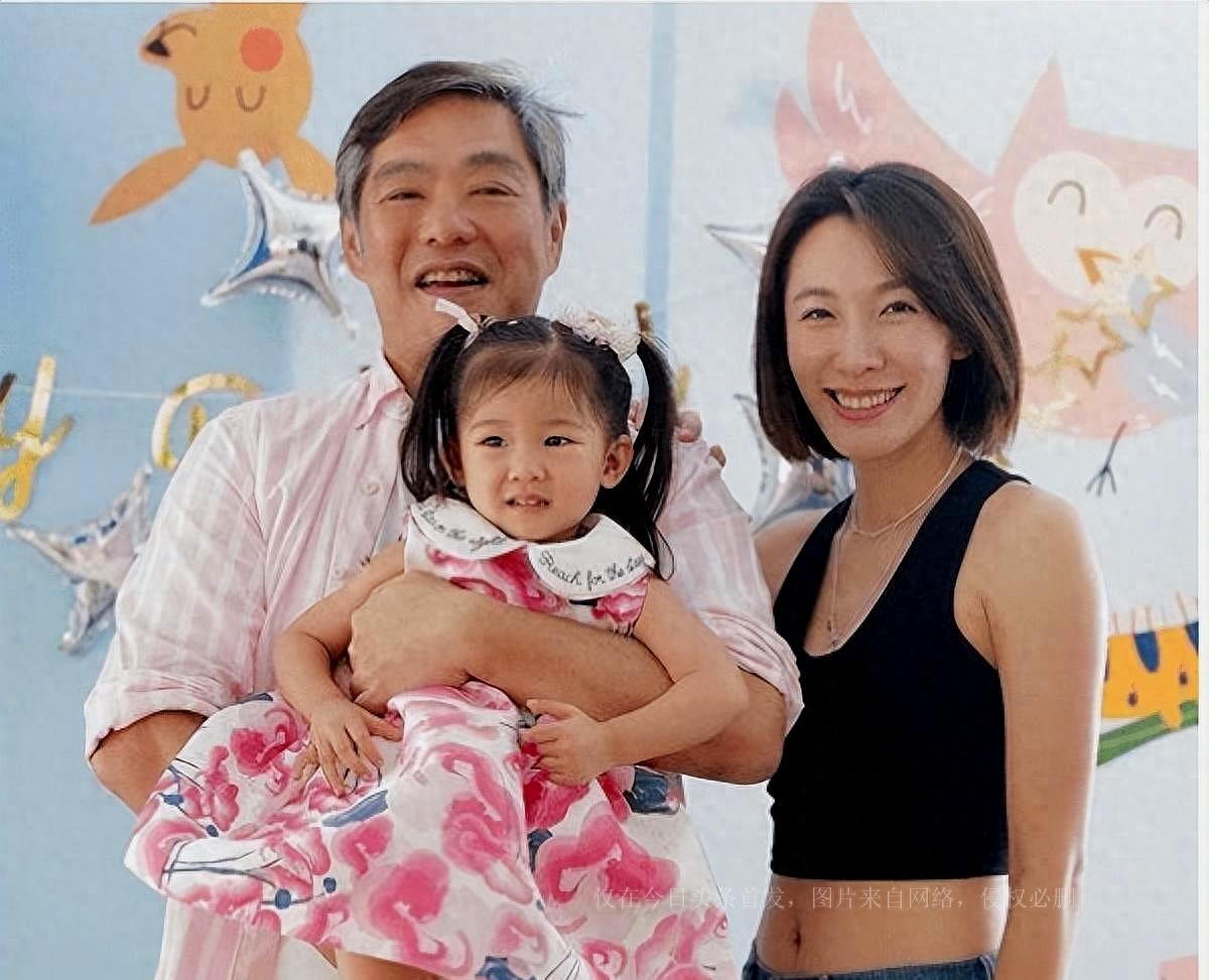Well-known Hong Kong actress, Li Meihui recently gave birth to a son, and her 61-year-old rich ...