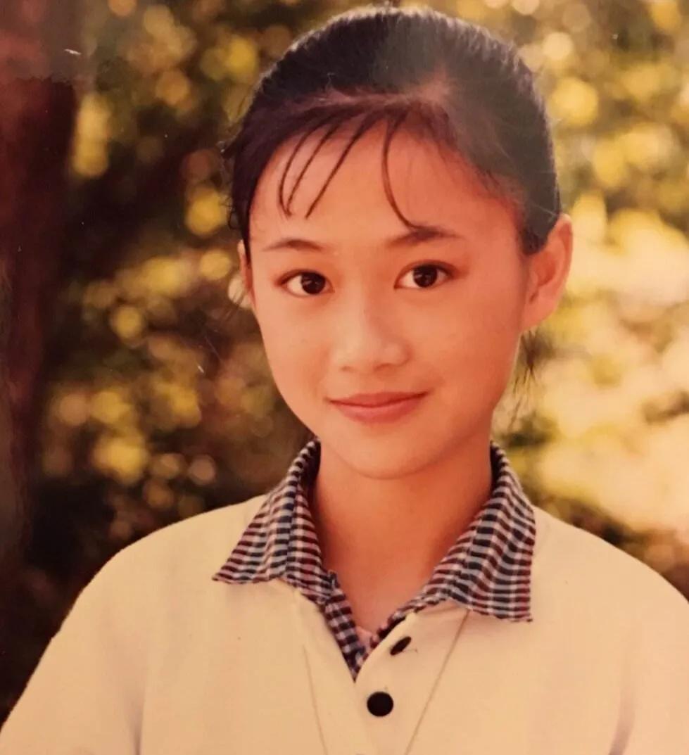 She is the queen of ancient costumes, she quit TVB at her peak, rejected the wealthy family, and ...