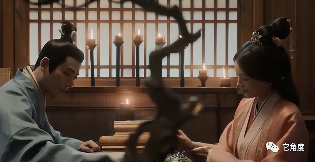 The casting of several couples in "Moon Rising to the Sea" is amazing ...