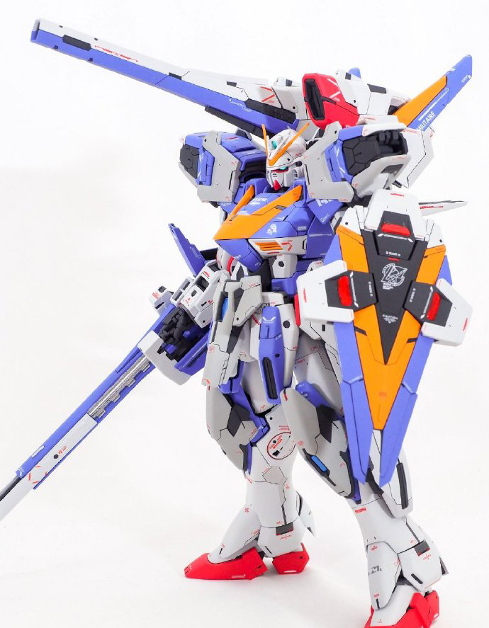 MG Scale V2 Gundam Model Made with Fine Painting - iNEWS