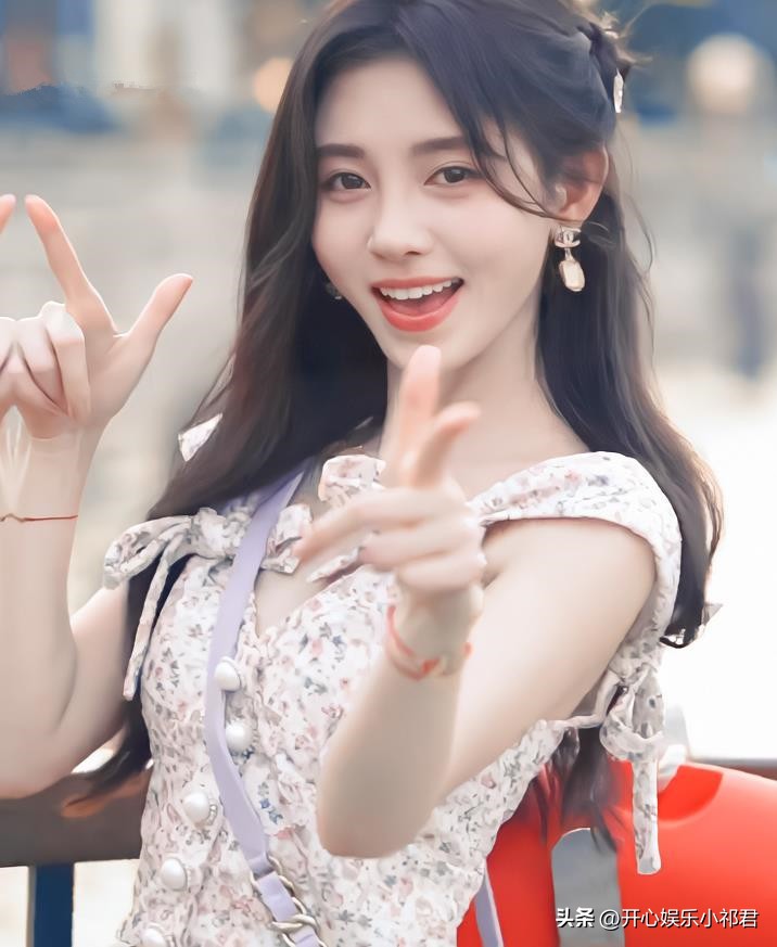 Ju Jingyi's Reuters photo after get off work, full of energy, she was ...