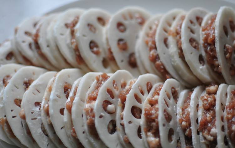 Don't eat lotus root only cold, make this lotus root box, crispy on the ...