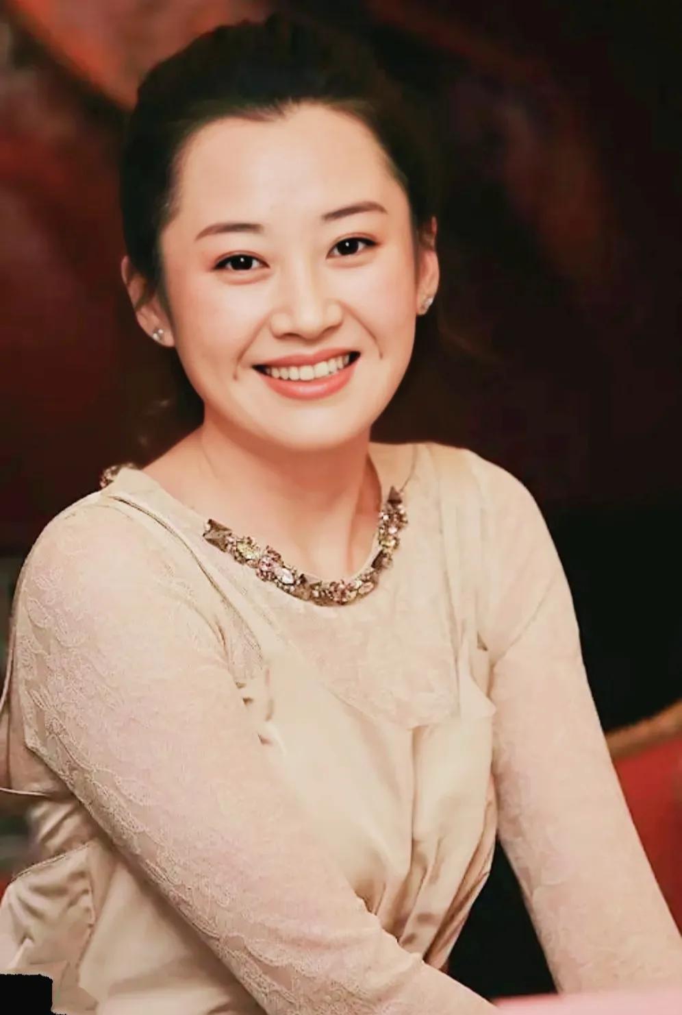 Xu Qing is full of femininity - iNEWS