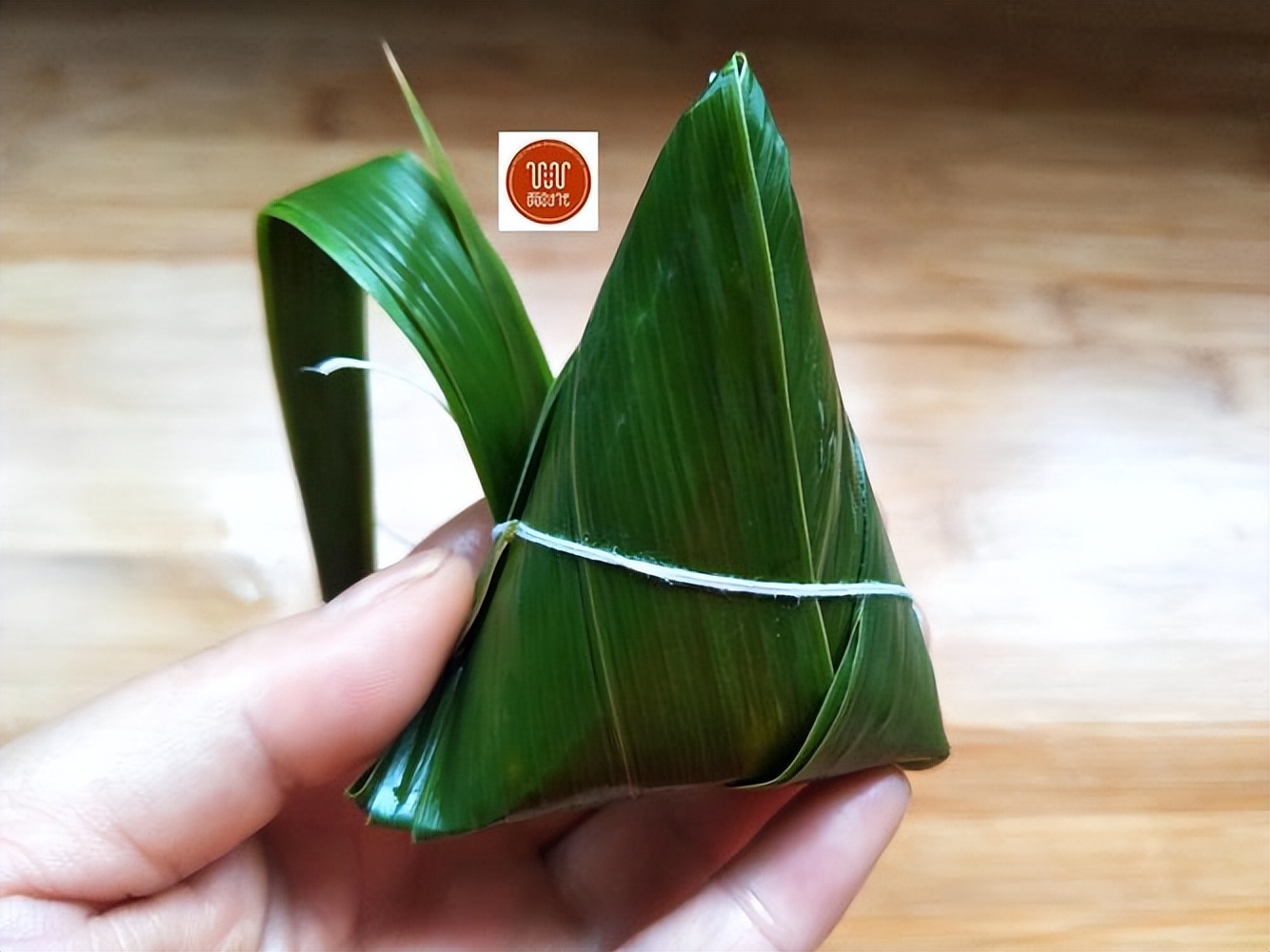 It turns out that this is the easiest way to wrap the rice dumplings ...