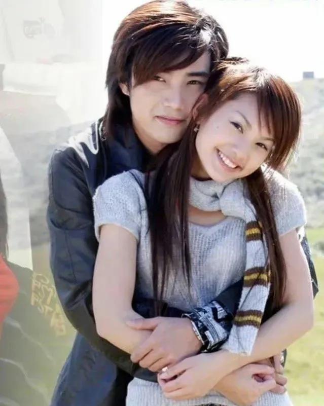 Ge Siqi broke the news that He Junxiang had a tongue-in-cheek relationship with a hot girl in a ...