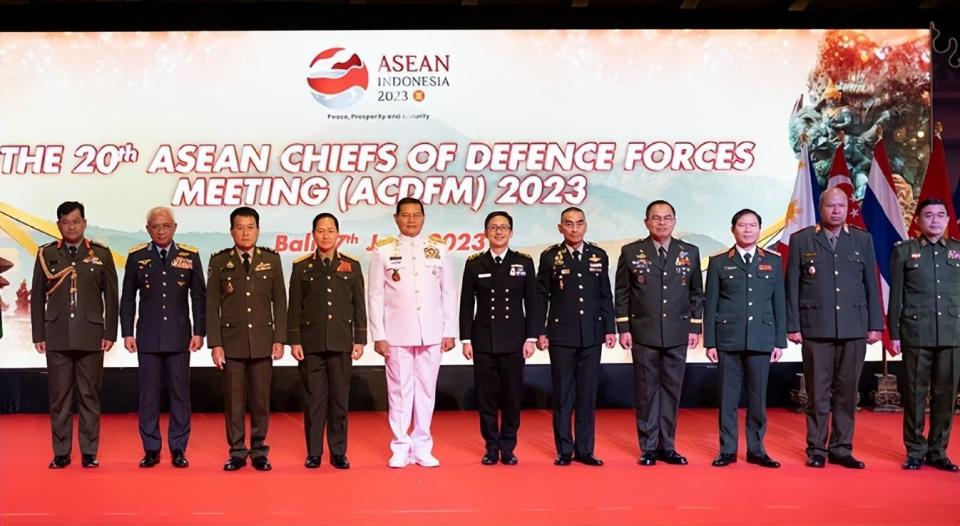 Indonesia took the lead, and the warships of the 10 ASEAN countries ...