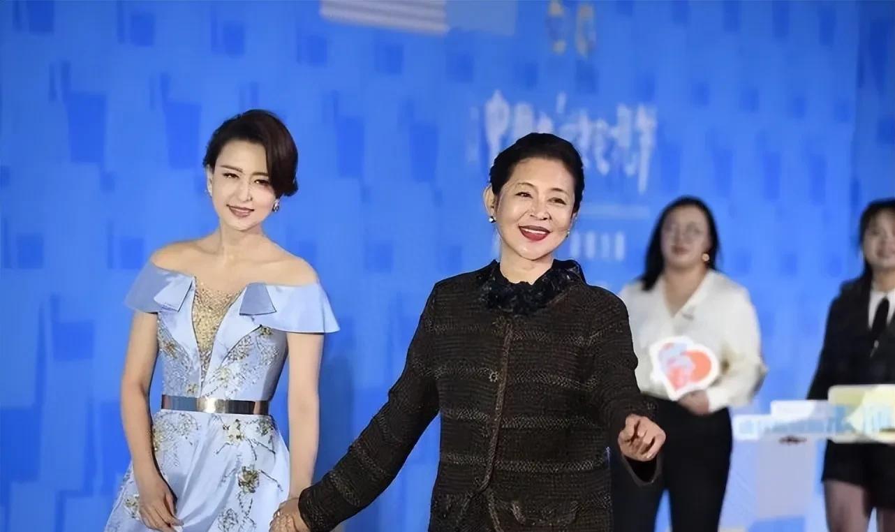 A recent photo of 64-year-old Ni Ping was exposed. She is too thin and ...