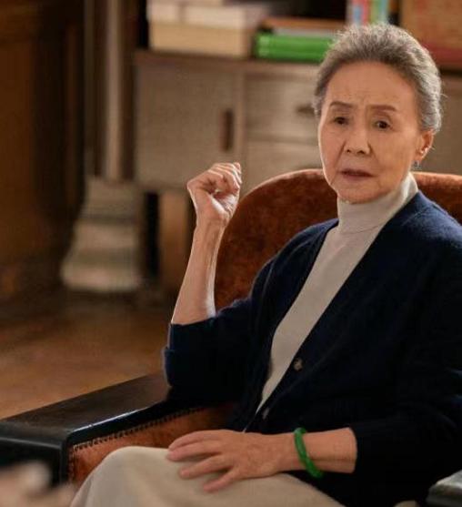 National grandma Wu Yanshu often wears cheongsam with emeralds, showing ...