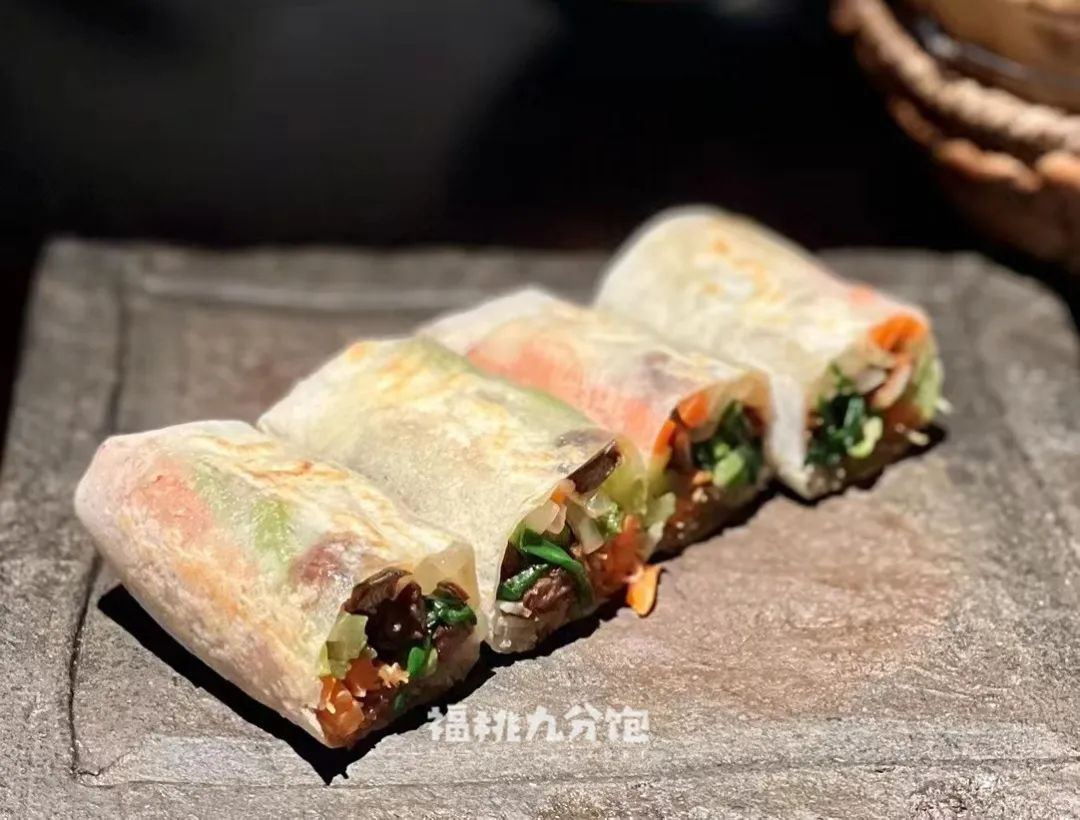 How many rolls do Chinese people eat burrito? - iNEWS