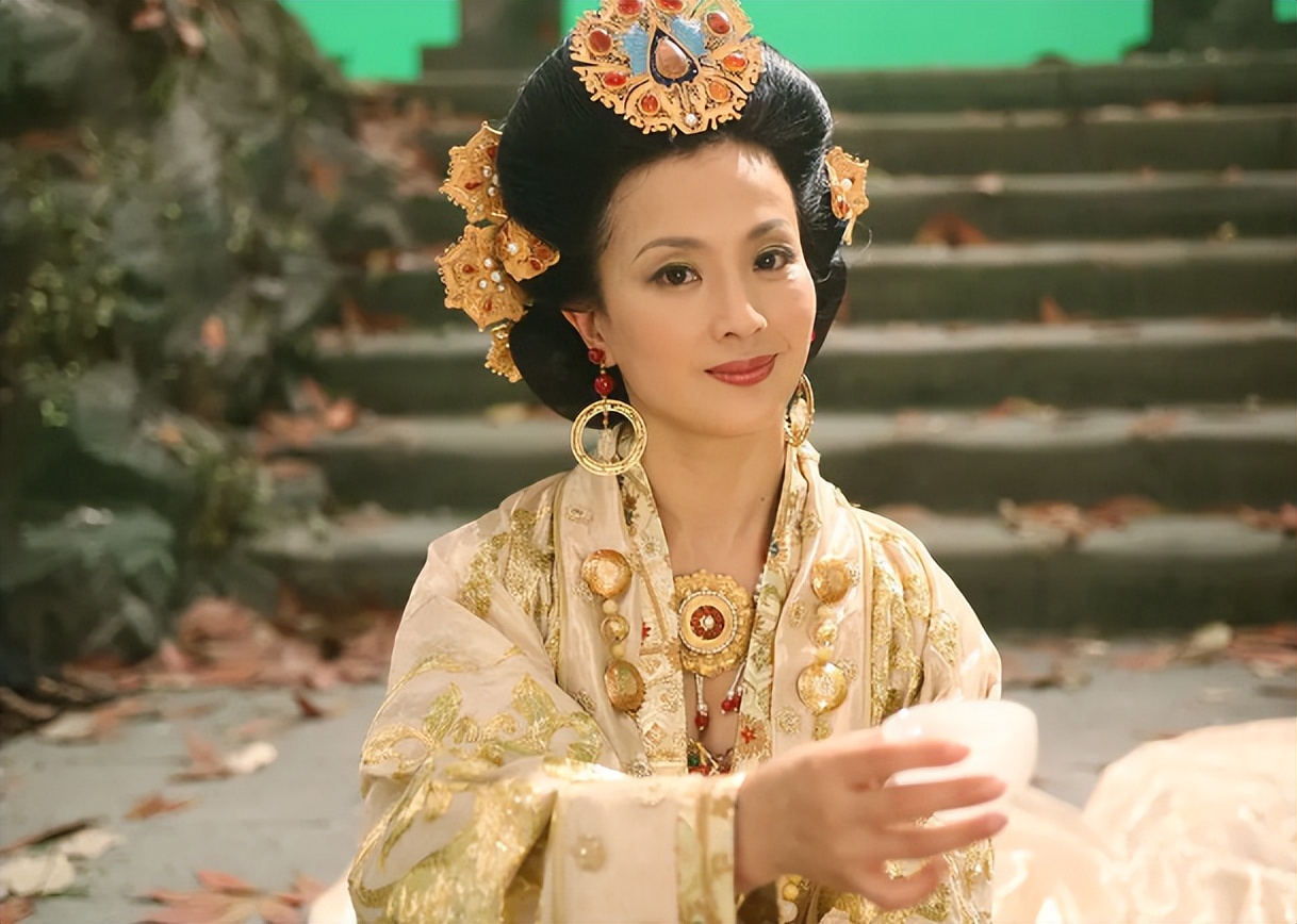 Liu Yifei's mother, Liu Xiaoli, is now single after two marriages and ...