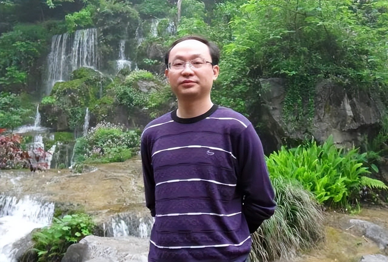 "The Street Where the Wind Lives" and "Ziyi Collection" by Li Peng, a ...