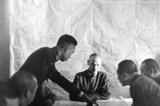 In 1949, when Chiang Kai-shek was taking a nap, the chief of guards ...