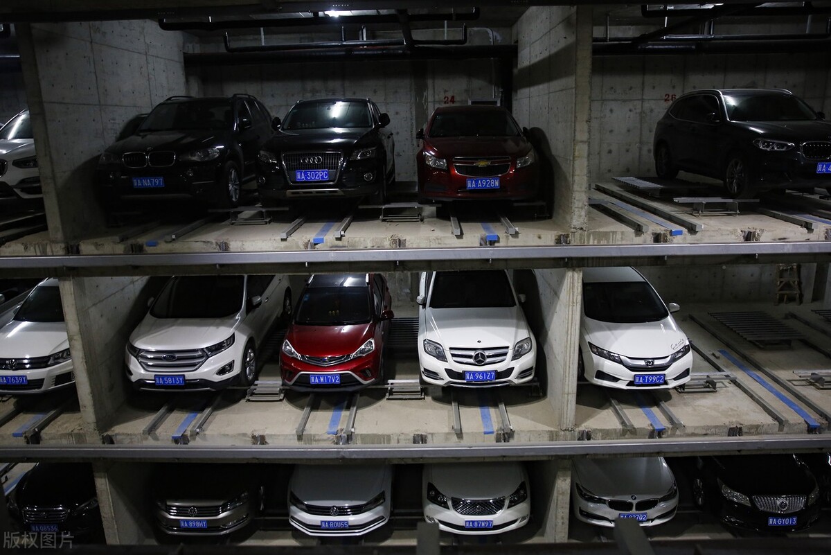 Guidance and experience sharing when reversing into the garage - iNEWS