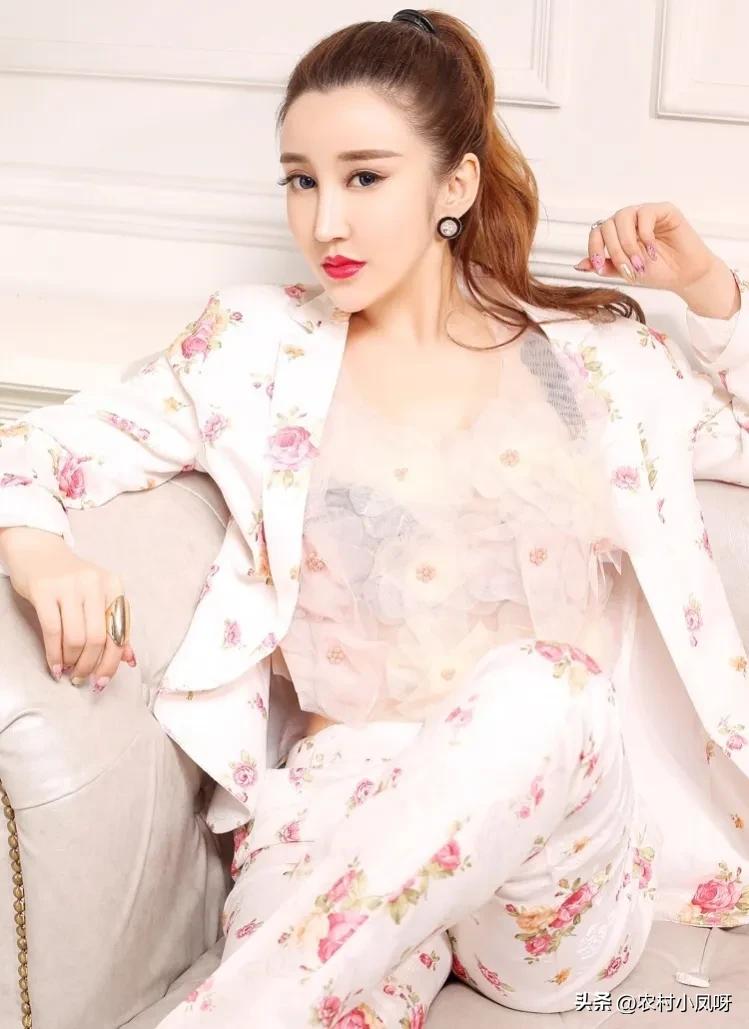 Share pictures - sexy goddess Jiang Yanxi - iNEWS