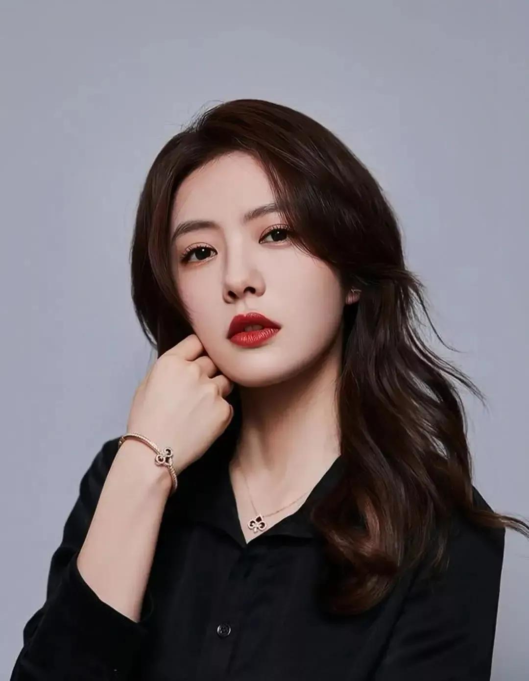 Share pictures—beautiful beauty Cai Wenjing - iNEWS