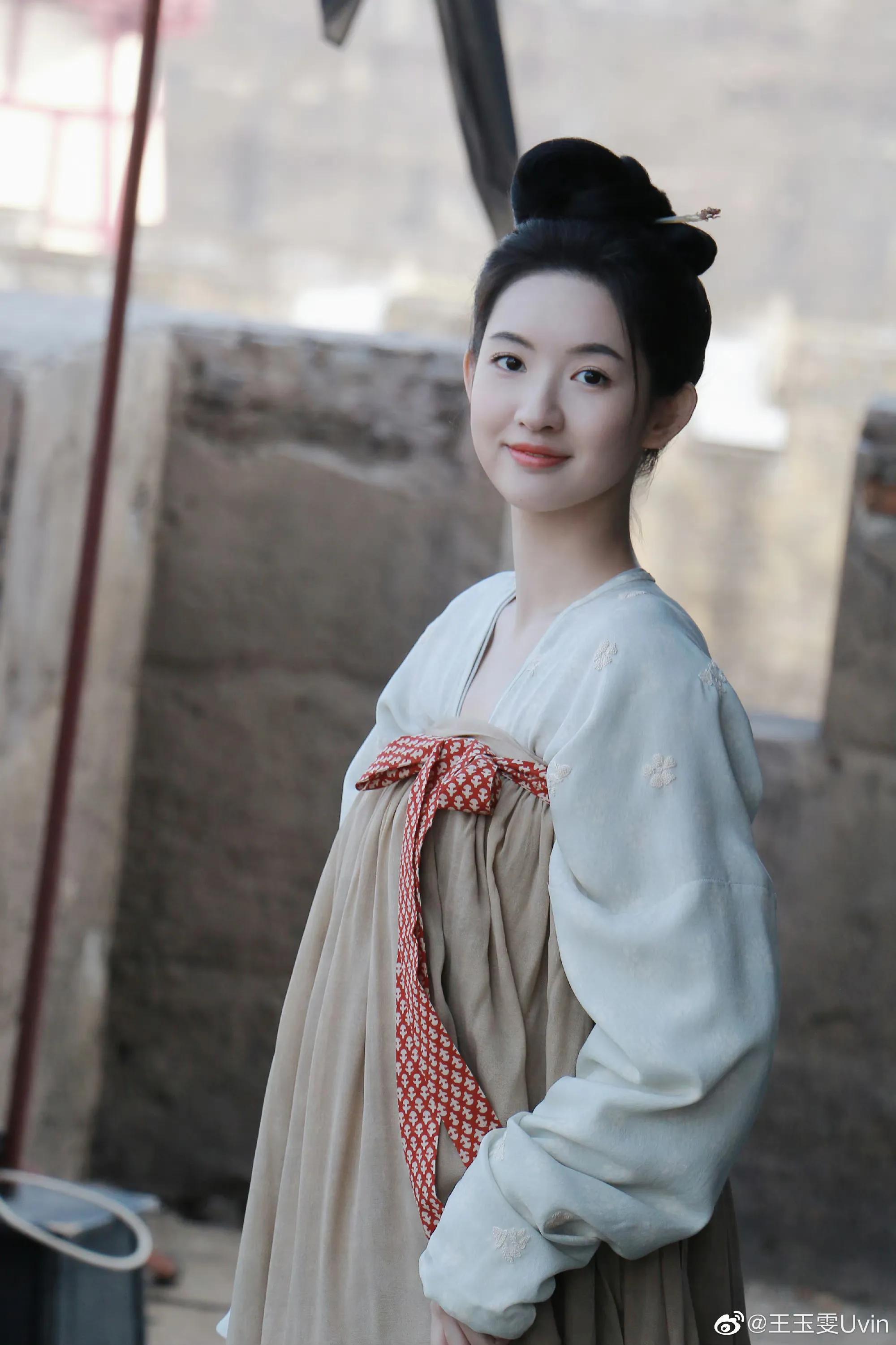 The casting of "White Olive Tree" has changed, Chen Zheyuan and Wang Yuwen staged a reunited ...